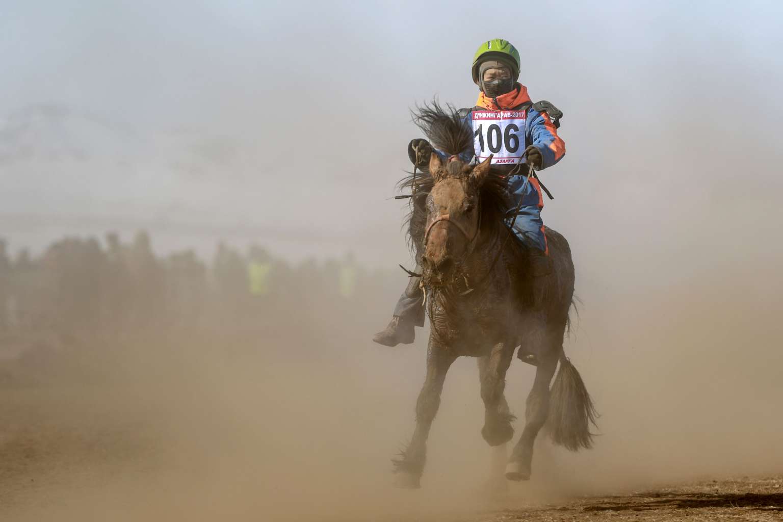 Хурдан морины уралдаан зохион байгуулжээ Гийнгоо